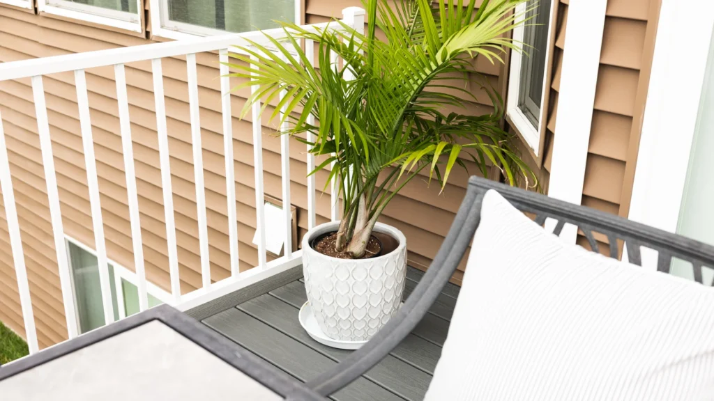Clamshell Trex Deck | Voyager Exteriors